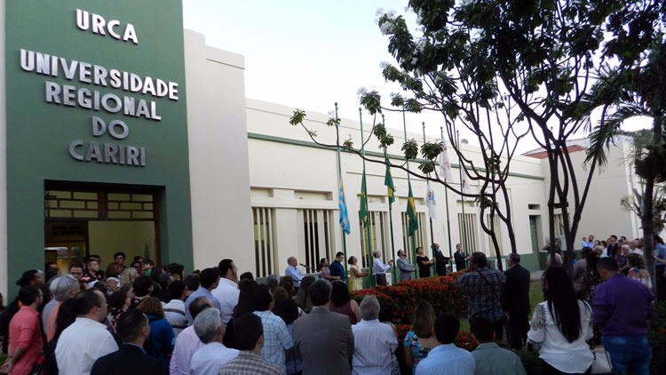 Mais de 10 mil candidatos fazem prova do vestibular da Urca neste final ...