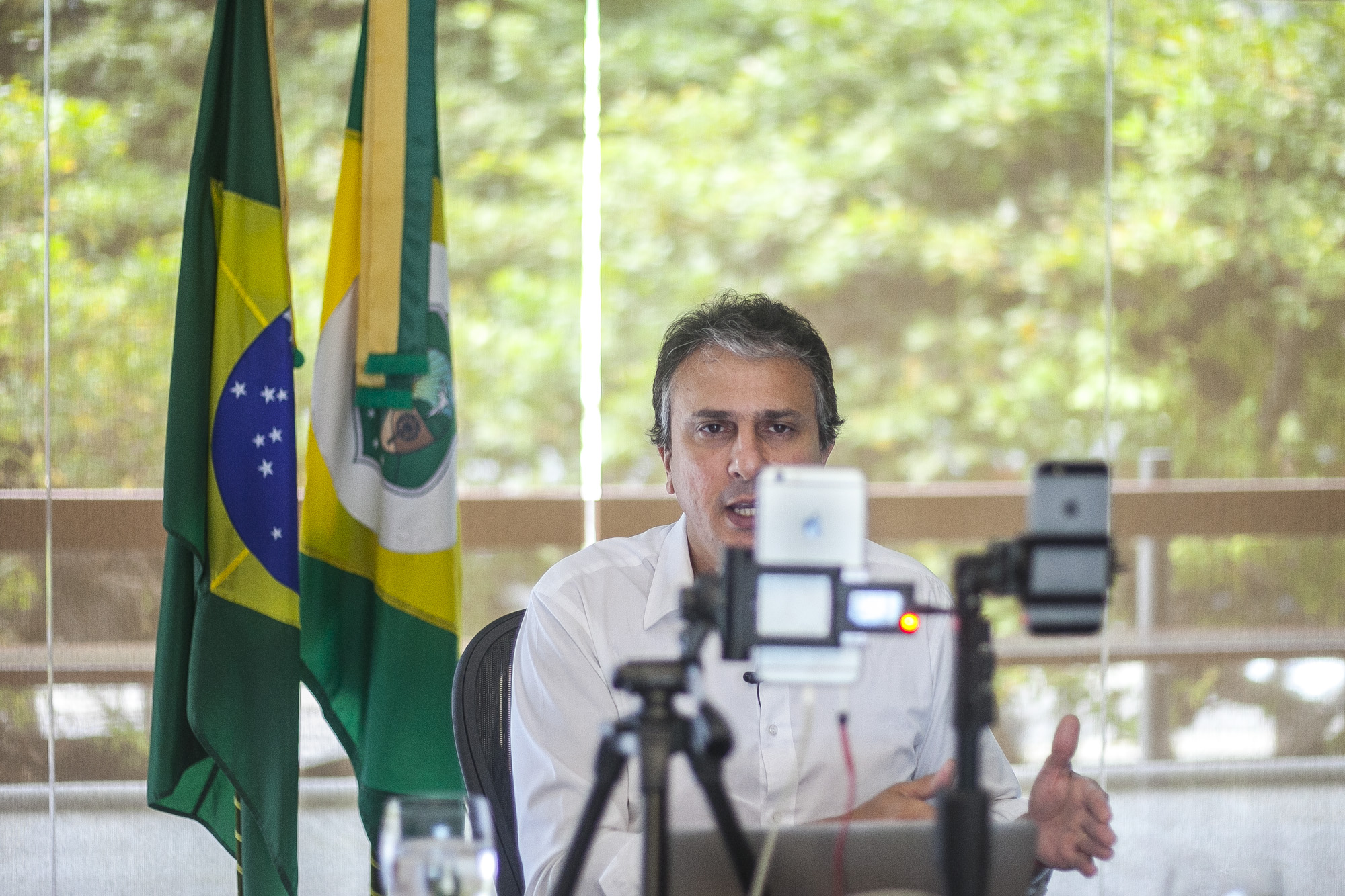 Camilo Santana faz homenagem a Belchior em bate-papo via Facebook ... Camilo Santana faz homenagem a Belchior em bate-papo via Facebook ...