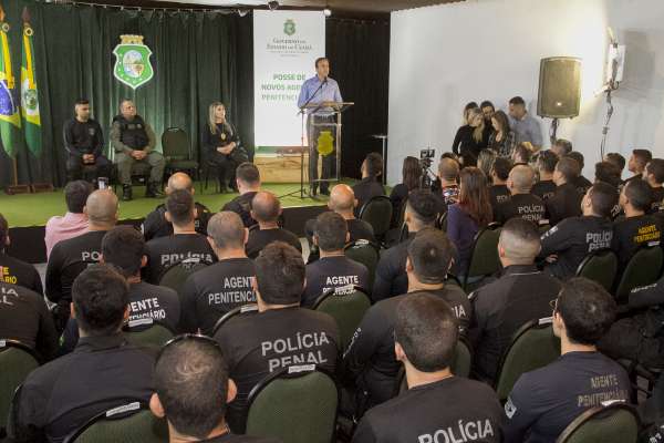 Sistema prisional ganha reforço com a posse de novos agentes ...