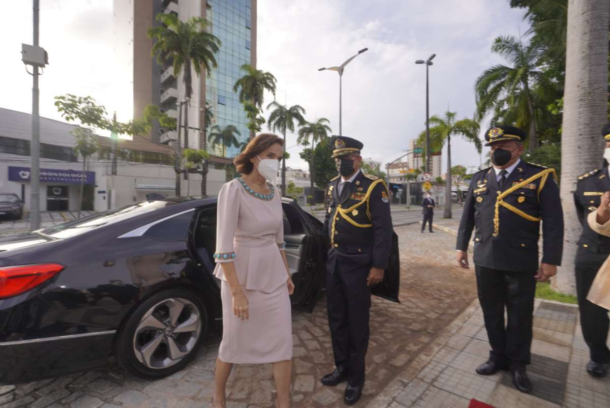 Izolda Cela é a primeira governadora efetiva do Ceará em 489 anos ...