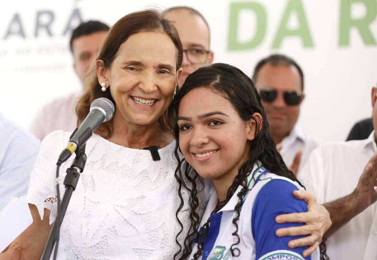 Roberto Moreira: Governadora Izolda Cela entrega escola de Ensino Médio ... Roberto Moreira: Governadora Izolda Cela entrega escola de Ensino Médio ...