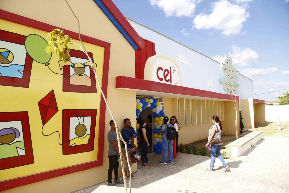 Governadora do Ceará entrega um Centro de Educação Infantil e uma ...