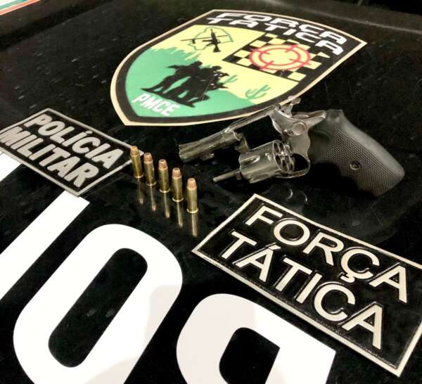 Homem é Preso Pela Pmce Em Posse De Arma E Munições No Bairro Paupina